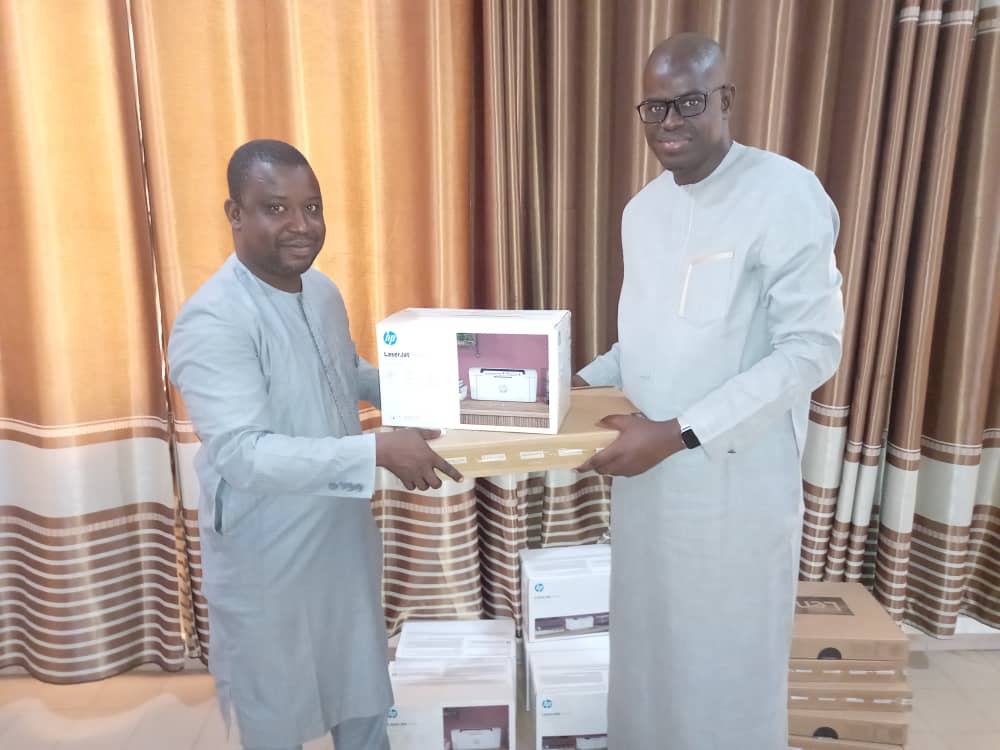 Dotation en matériels informatiques des enseignants-chercheurs de l'ESEA | ESEA | Ecole ...